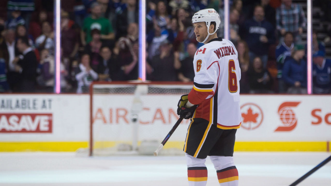 Dennis Wideman will be in lineup for Flames Friday