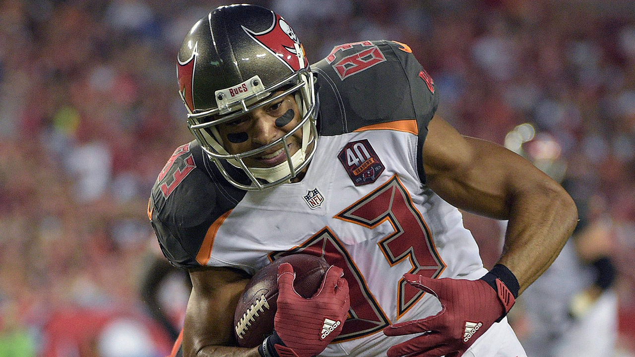 Vincent Jackson wins Salute To Service Award