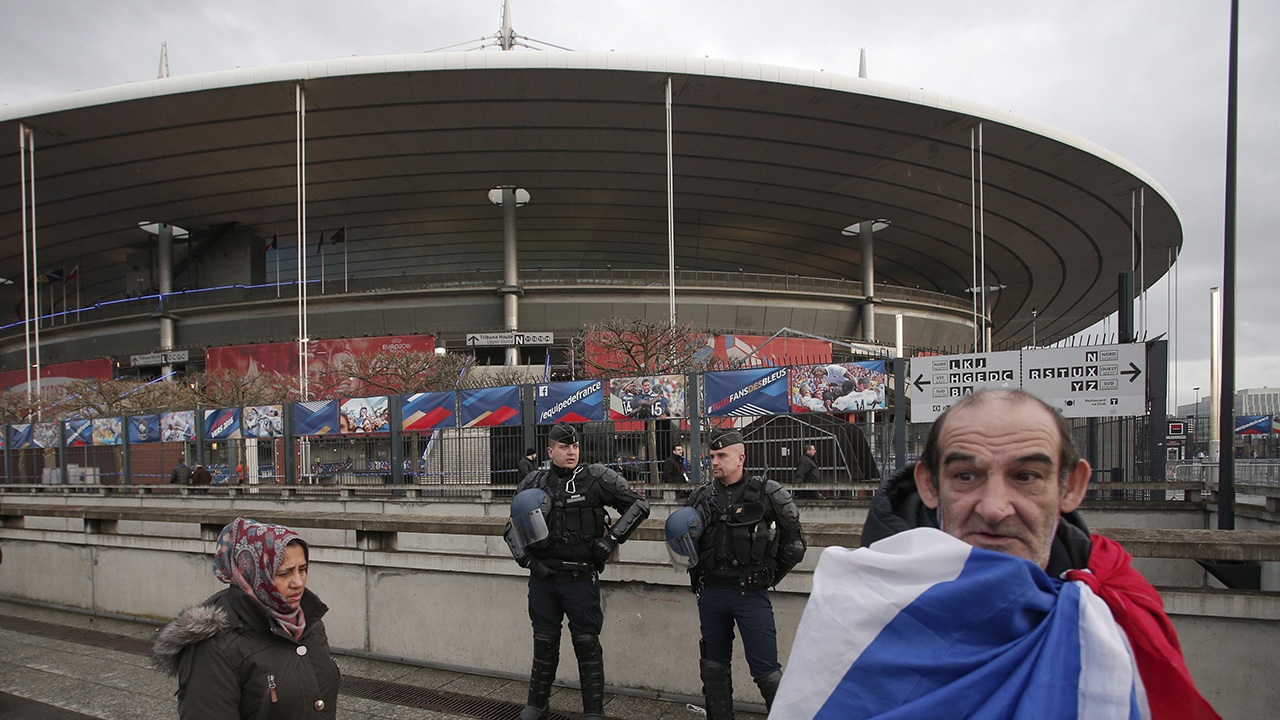 France soccer team returns to national stadium after attacks