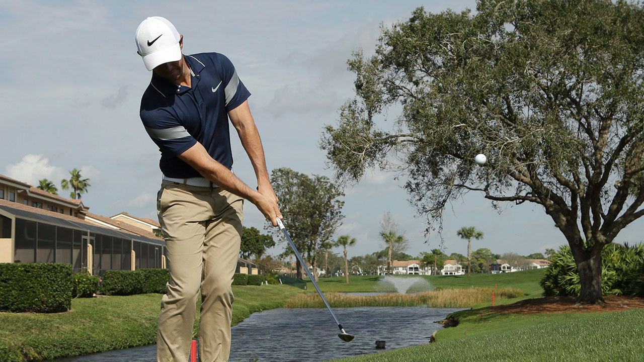 McIlroy switches to cross-handed putting grip