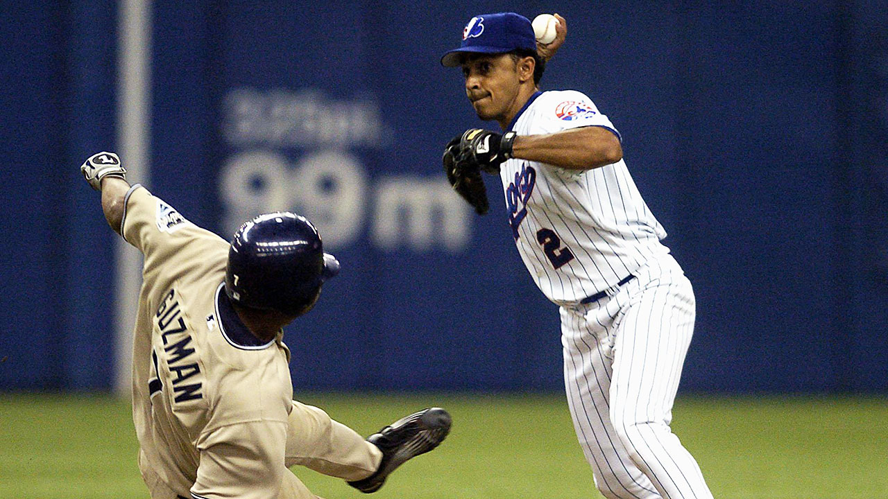 Maicer Izturis retires, leaving only one former Expo in MLB