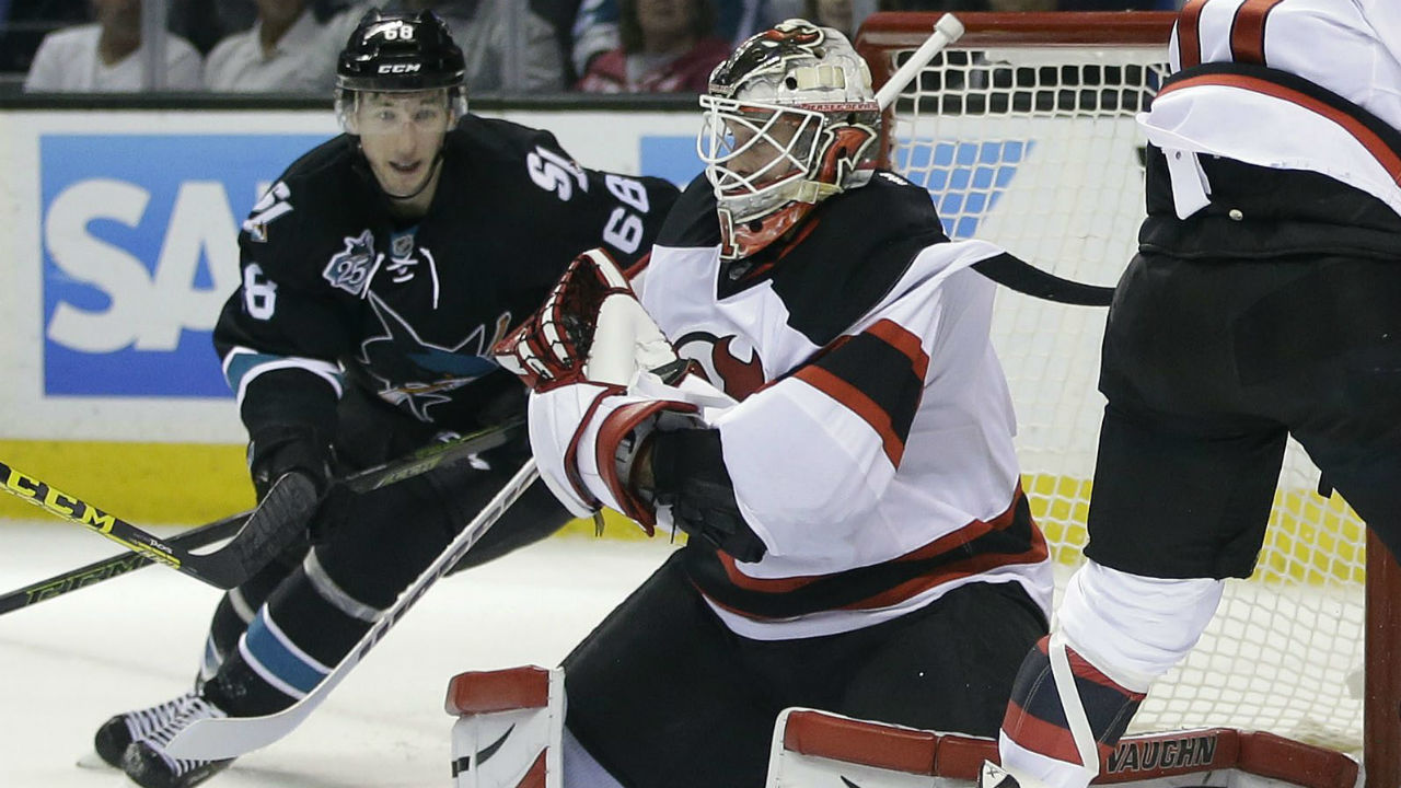 Keith Kinkaid makes 30 saves as Devils blank Sharks