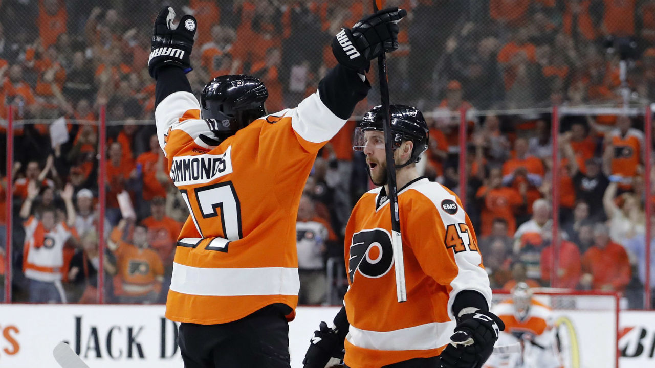 Escalator malfunction frightens Flyers fans
