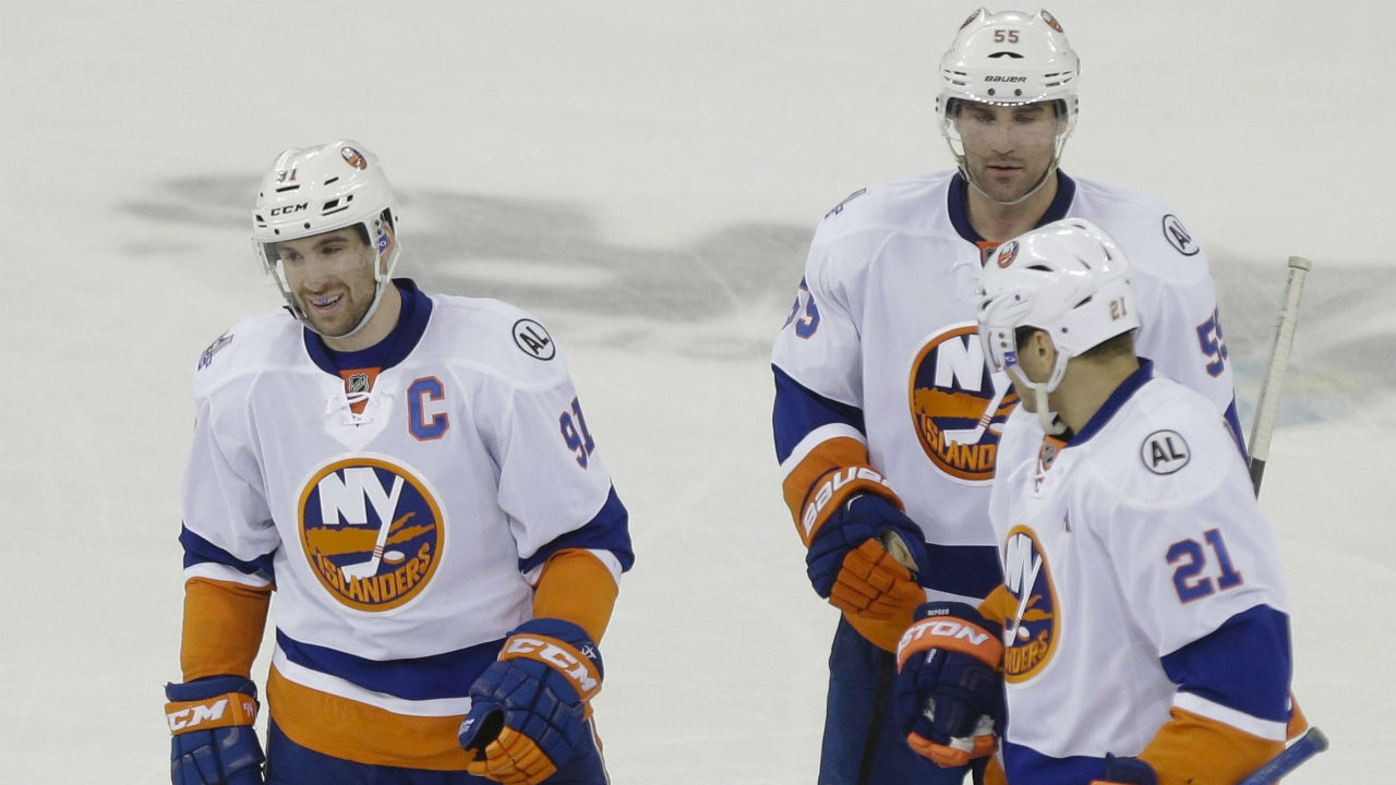 Tavares leads Islanders over Rangers to complete season sweep