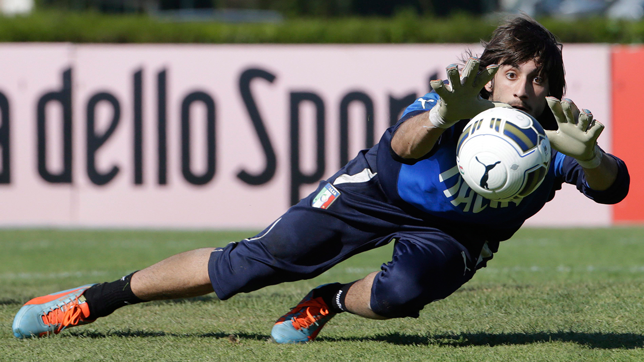 Italy reserve goalkeeper Mattia Perin out of Euro 2016
