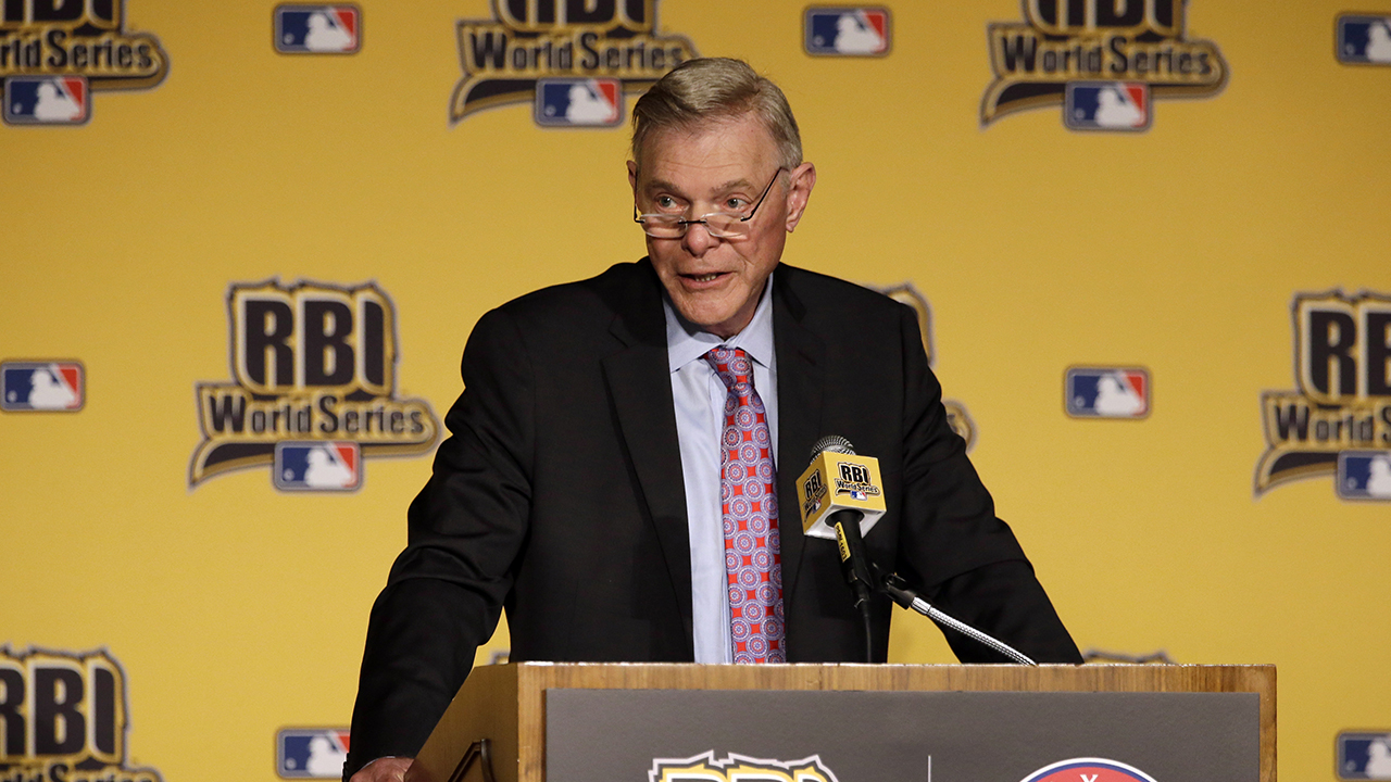 Texas Rangers plan $1B retractable-roof stadium