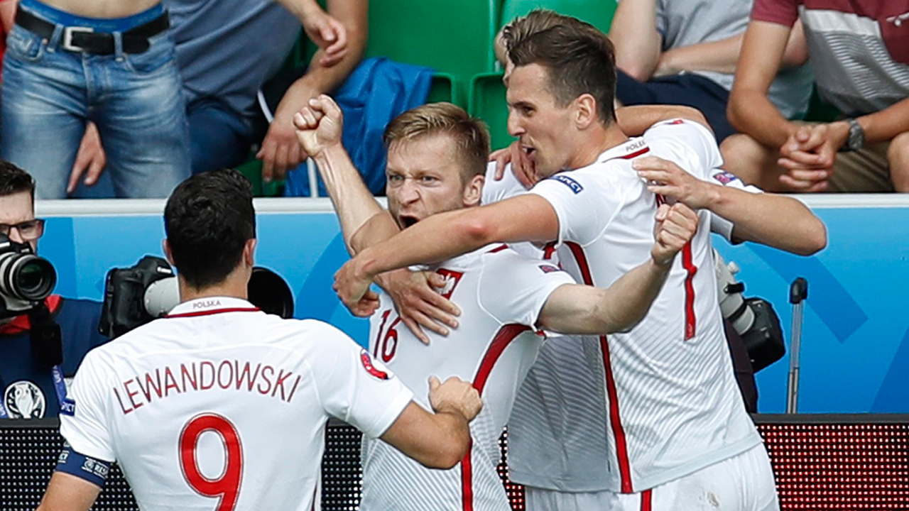 Euro 2016: Poland beats Switzerland in shootout