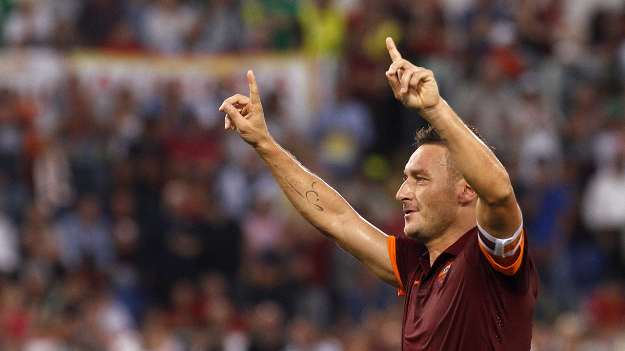 Roma captain Totti signs on for 25th and final season