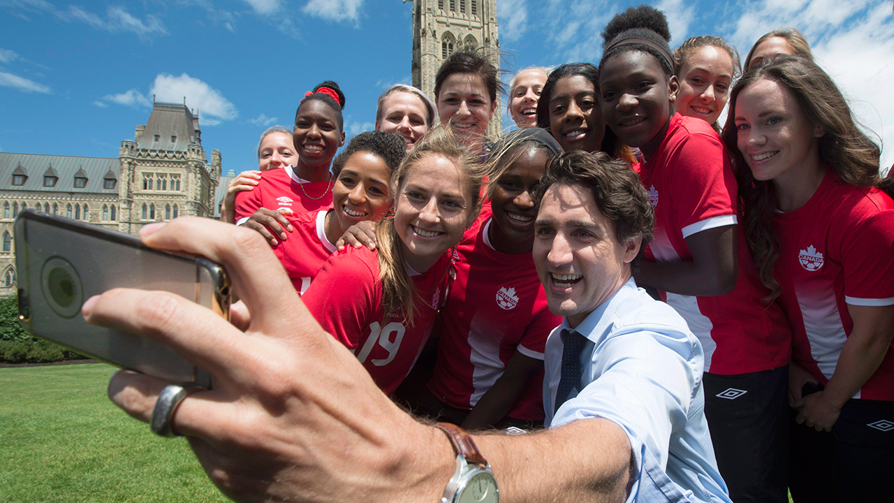 Canadian women’s soccer team meets Justin Trudeau