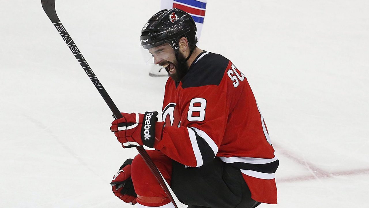 Sharks sign free agent defenceman David Schlemko