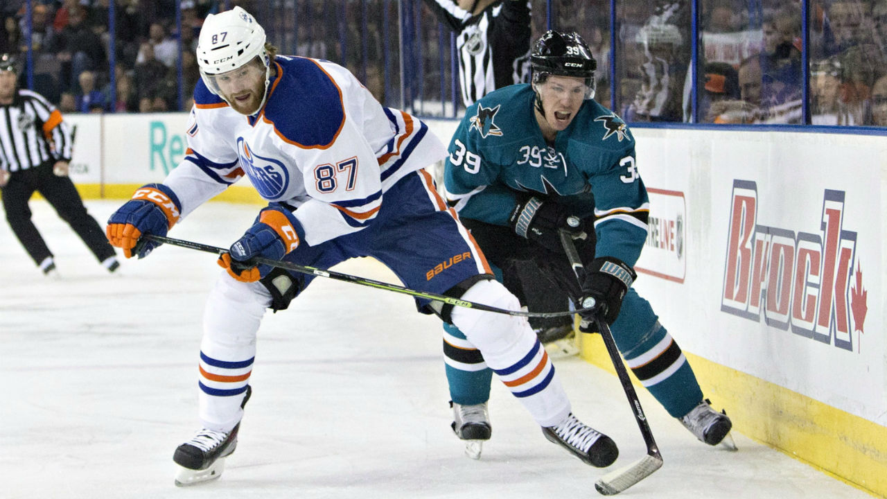 Oilers sign defenceman David Musil to one-year deal