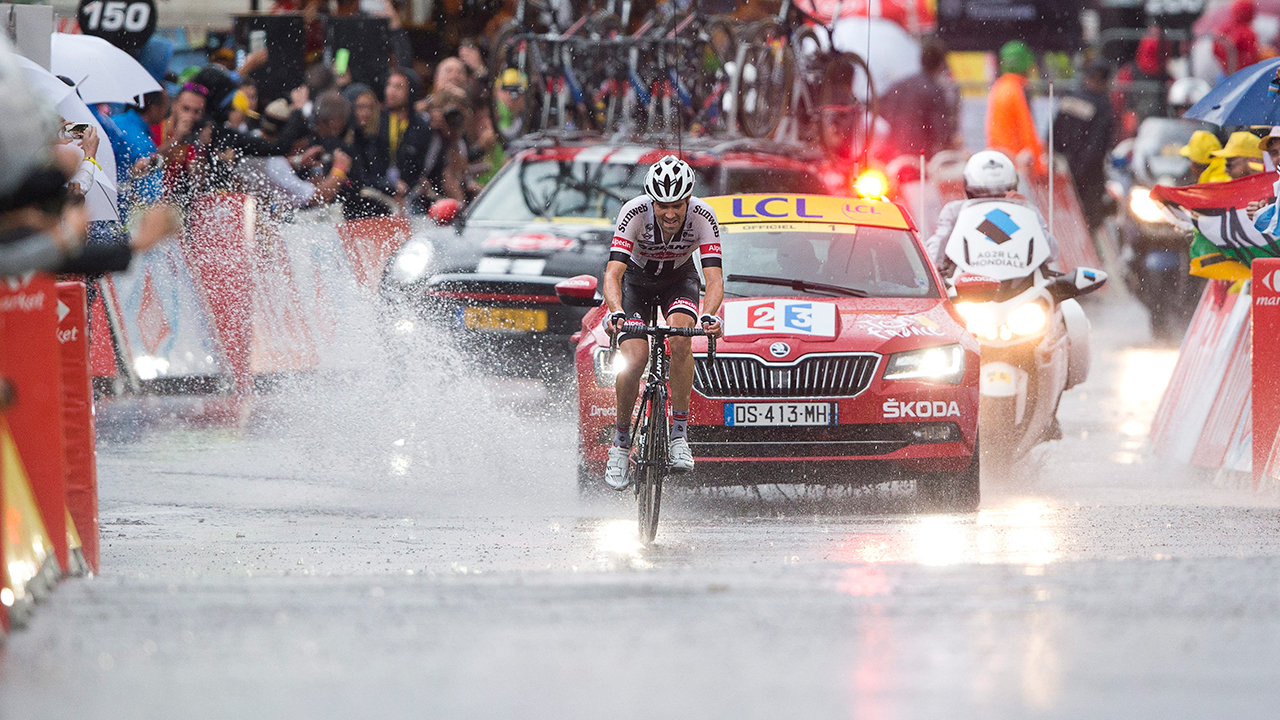 Dumolin rides to solo victory on Tour’s hardest stage