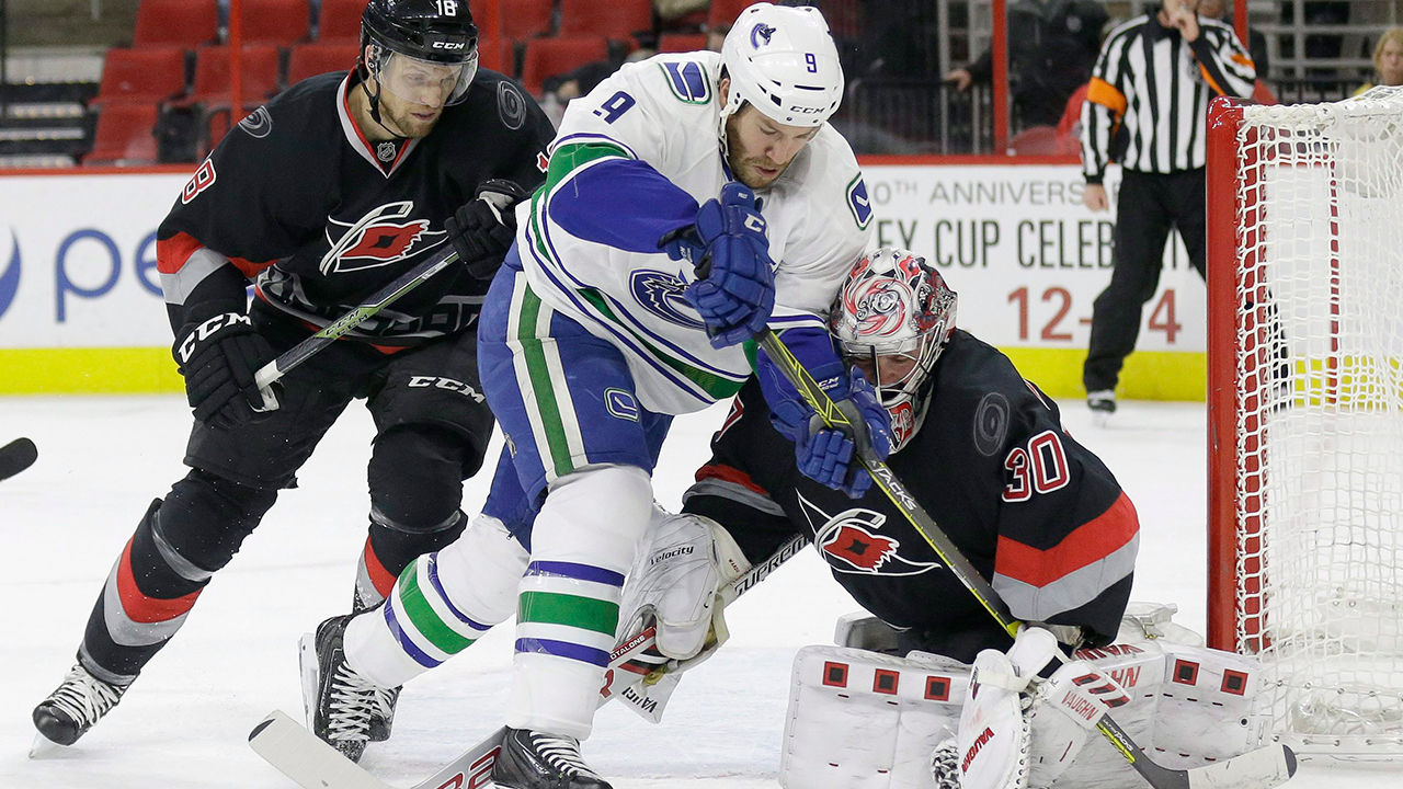 Maple Leafs sign Brandon Prust, Raman Hrabarenka to PTOs