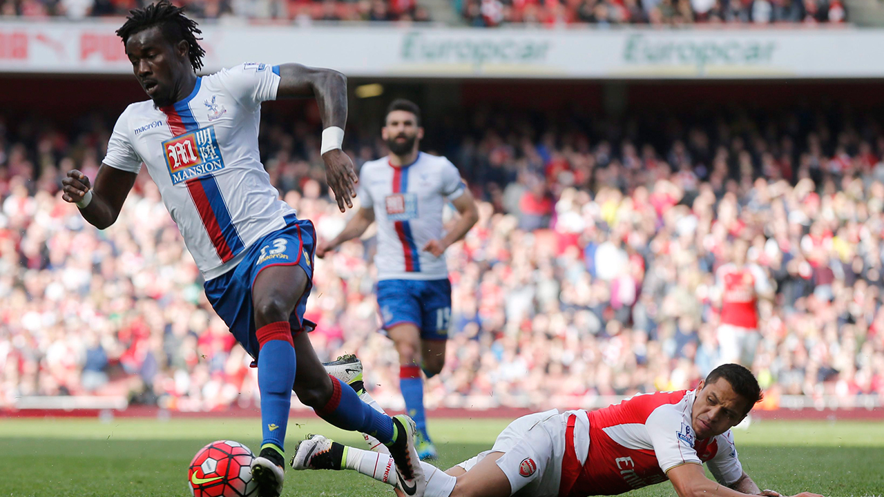 Palace’s Souare has surgery on jaw, thigh after car crash