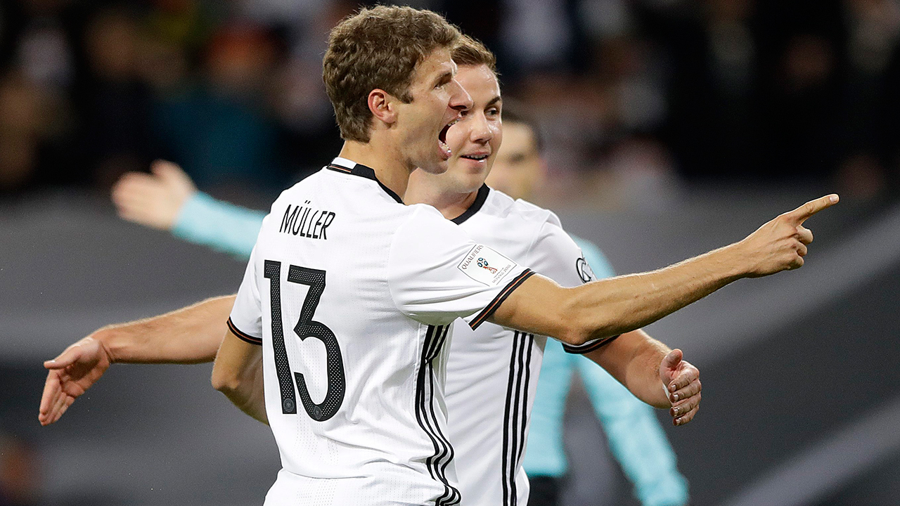 Mueller scores twice as Germany overwhelms Czech Republic