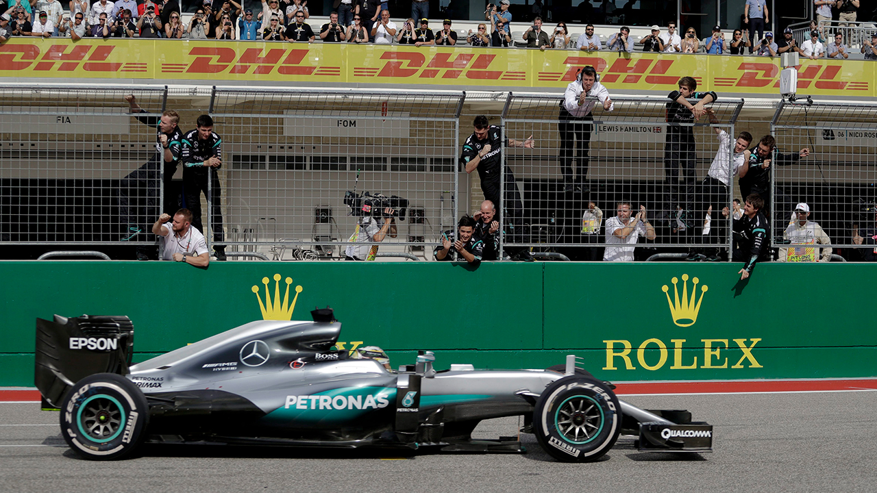 Hamilton wins U.S. Grand Prix to stay in F1 title chase