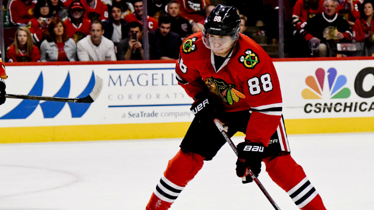 Blackhawks score four unanswered to surge past Flames