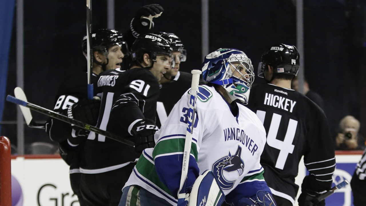 Clutterbuck’s winner lifts Islanders over Canucks