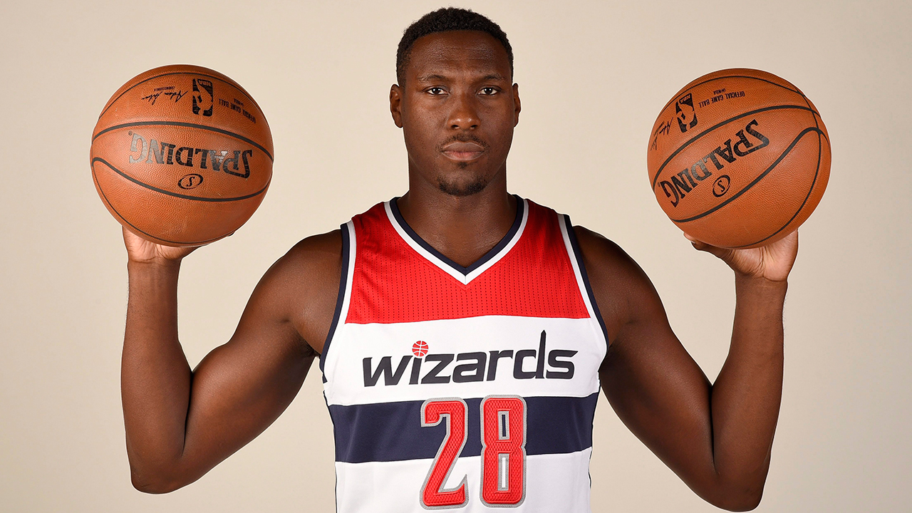 Wizards’ Ian Mahinmi to miss six weeks with knee procedure