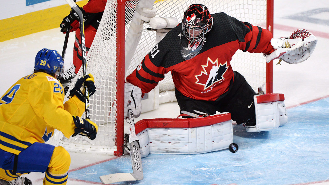 Carter Hart turns in perfect night coming off the bench