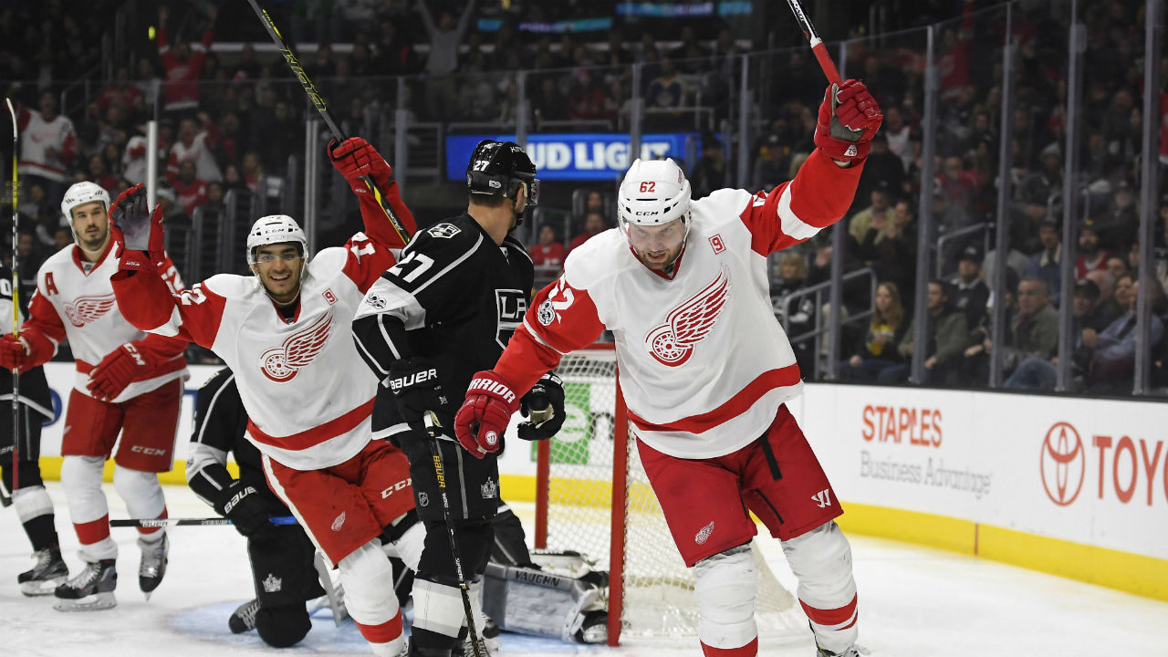 Thomas Vanek scores twice as Red Wings blank Kings