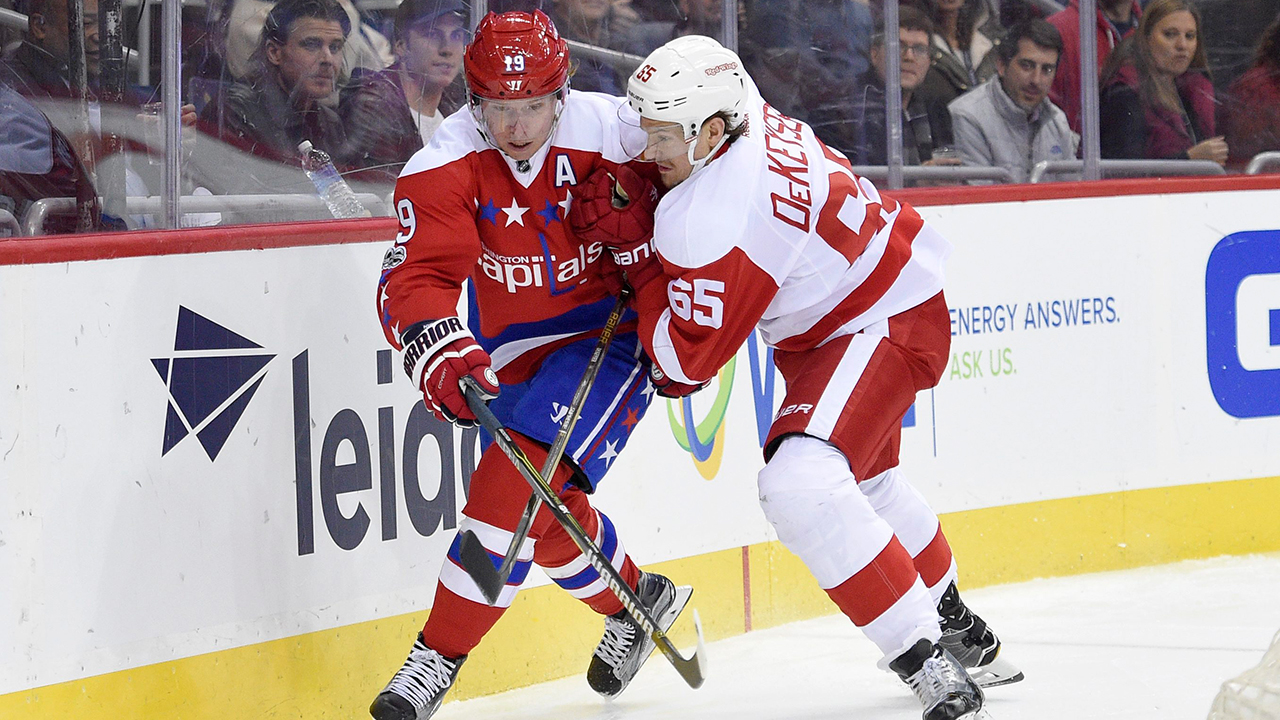 High-scoring Capitals top Red Wings to win 11th straight home game