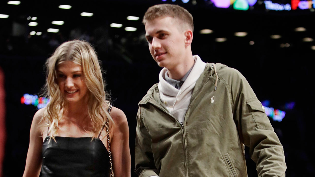 Bouchard pays off Super Bowl bet, agrees to second date