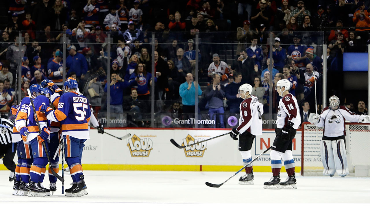 Lee scores two to lead Islanders to win over Avalanche