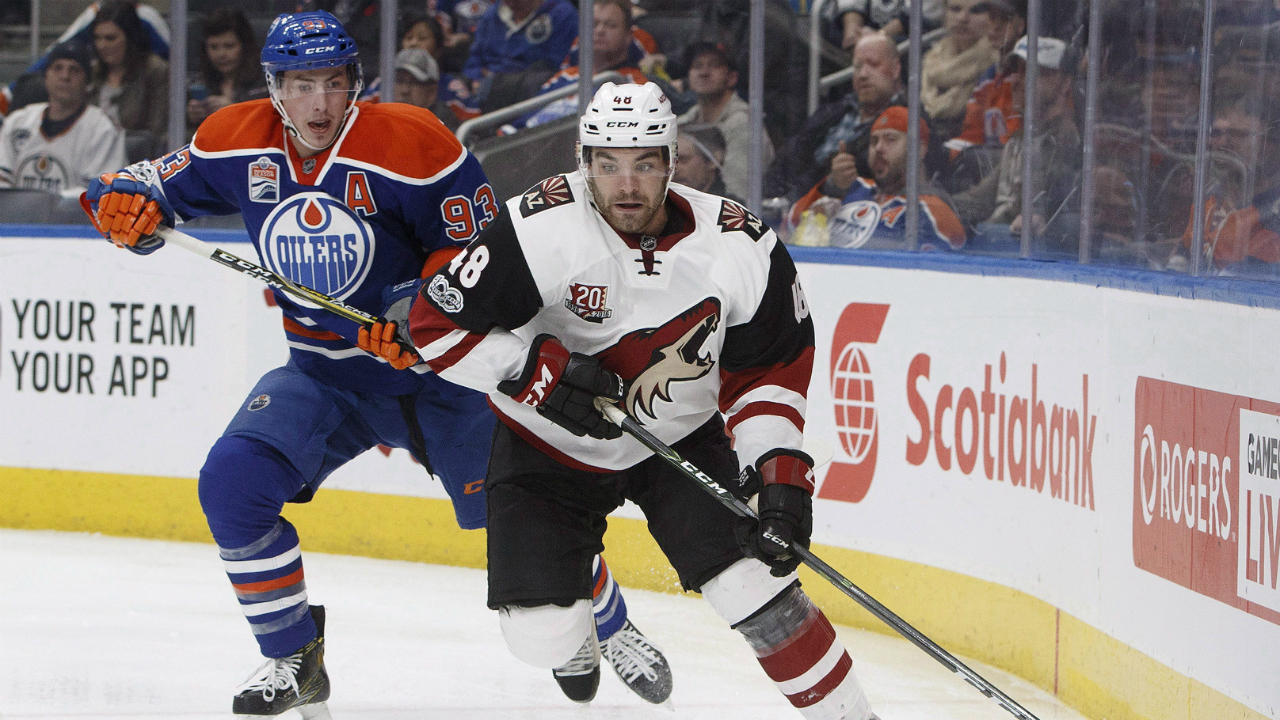 Coyotes, Jordan Martinook settle on 2-year deal