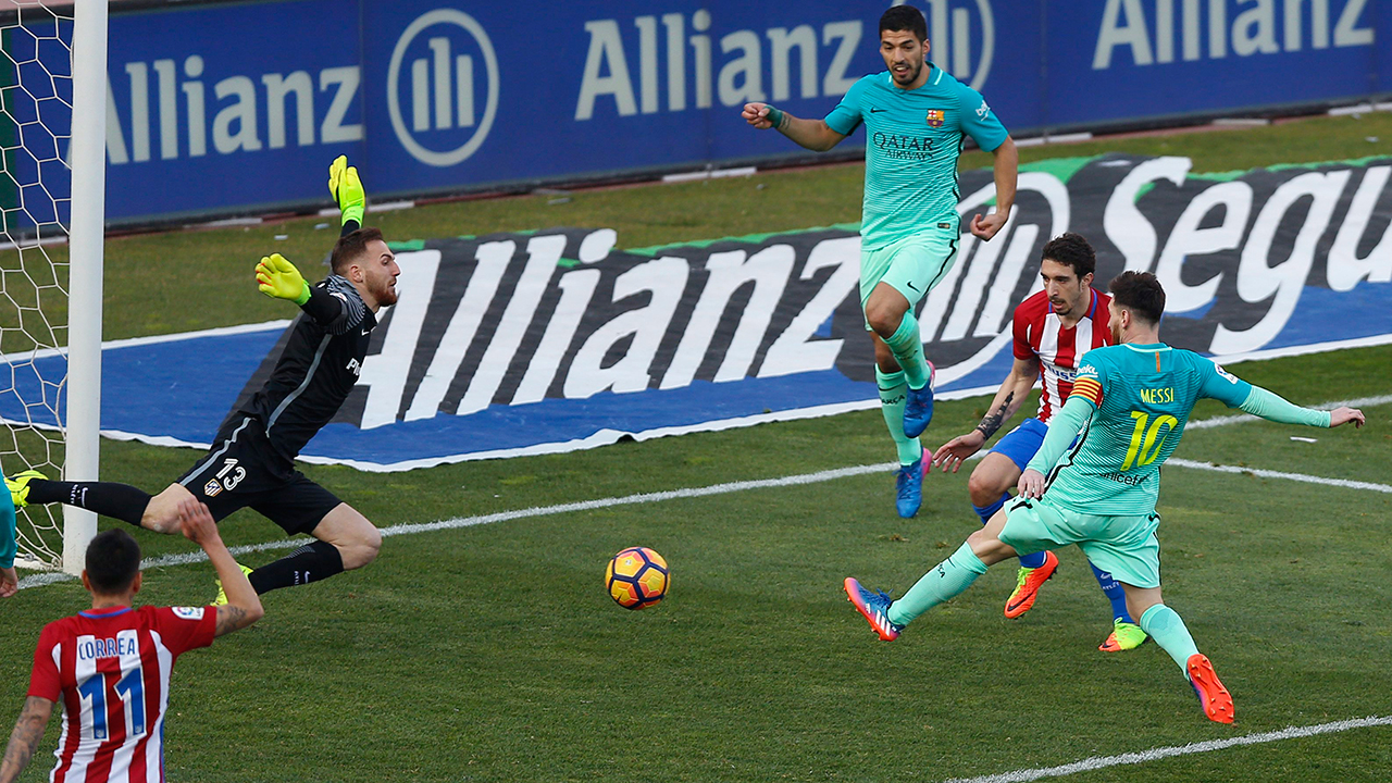 Barcelona top La Liga for now as Messi scores winner vs. Atletico
