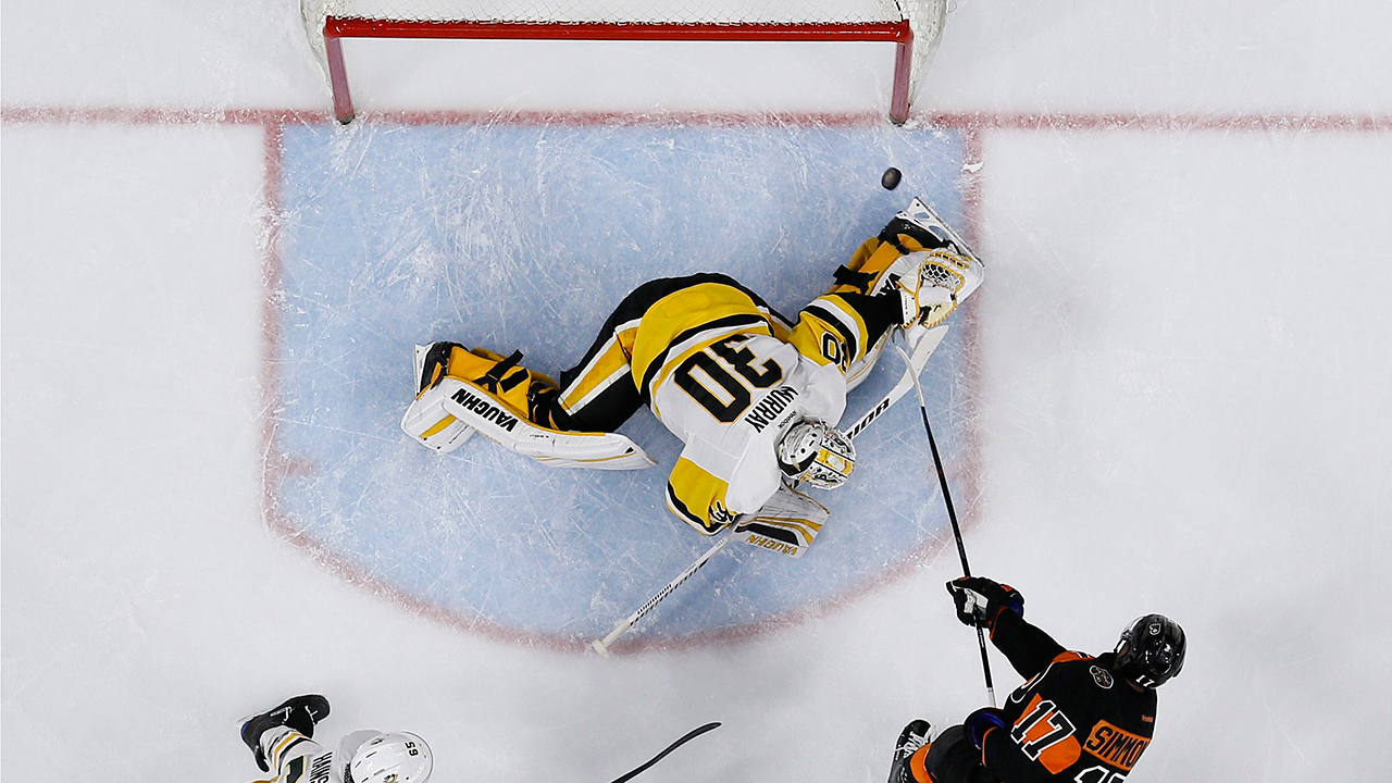 Simmonds scores 200th career goal in Flyers win over Penguins