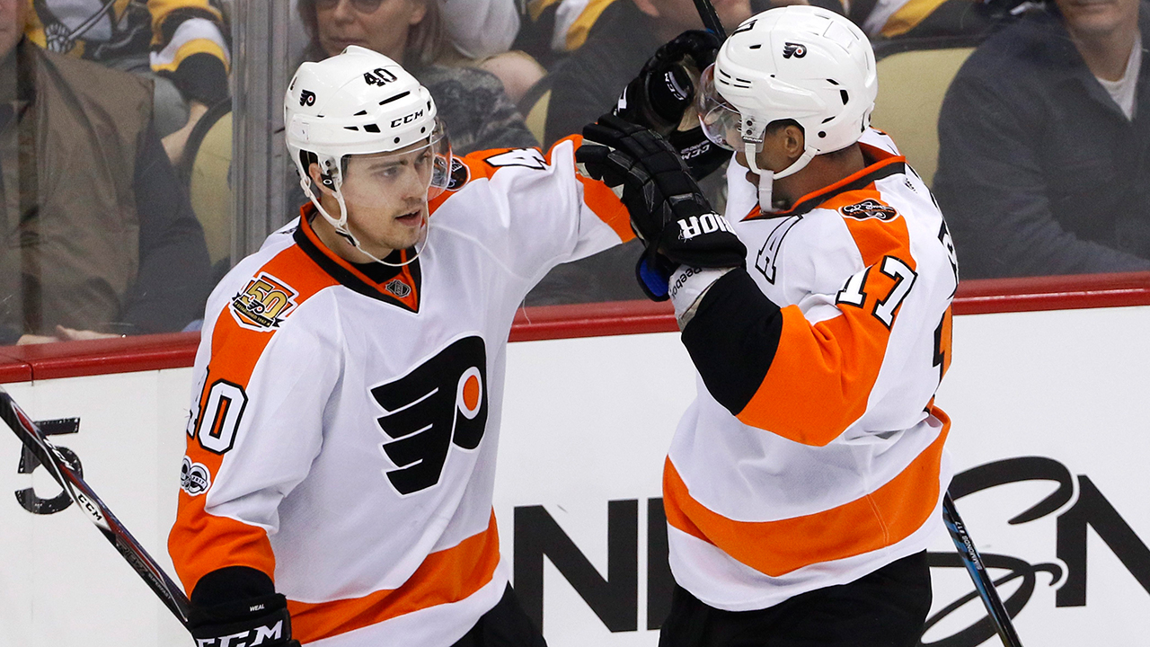 Flyers score four goals in third period, beat Penguins