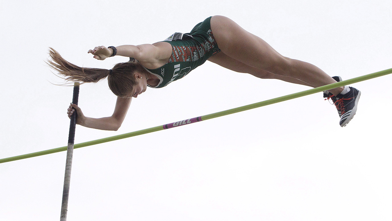 Alysha Newman sets new Canadian record in women’s pole vault