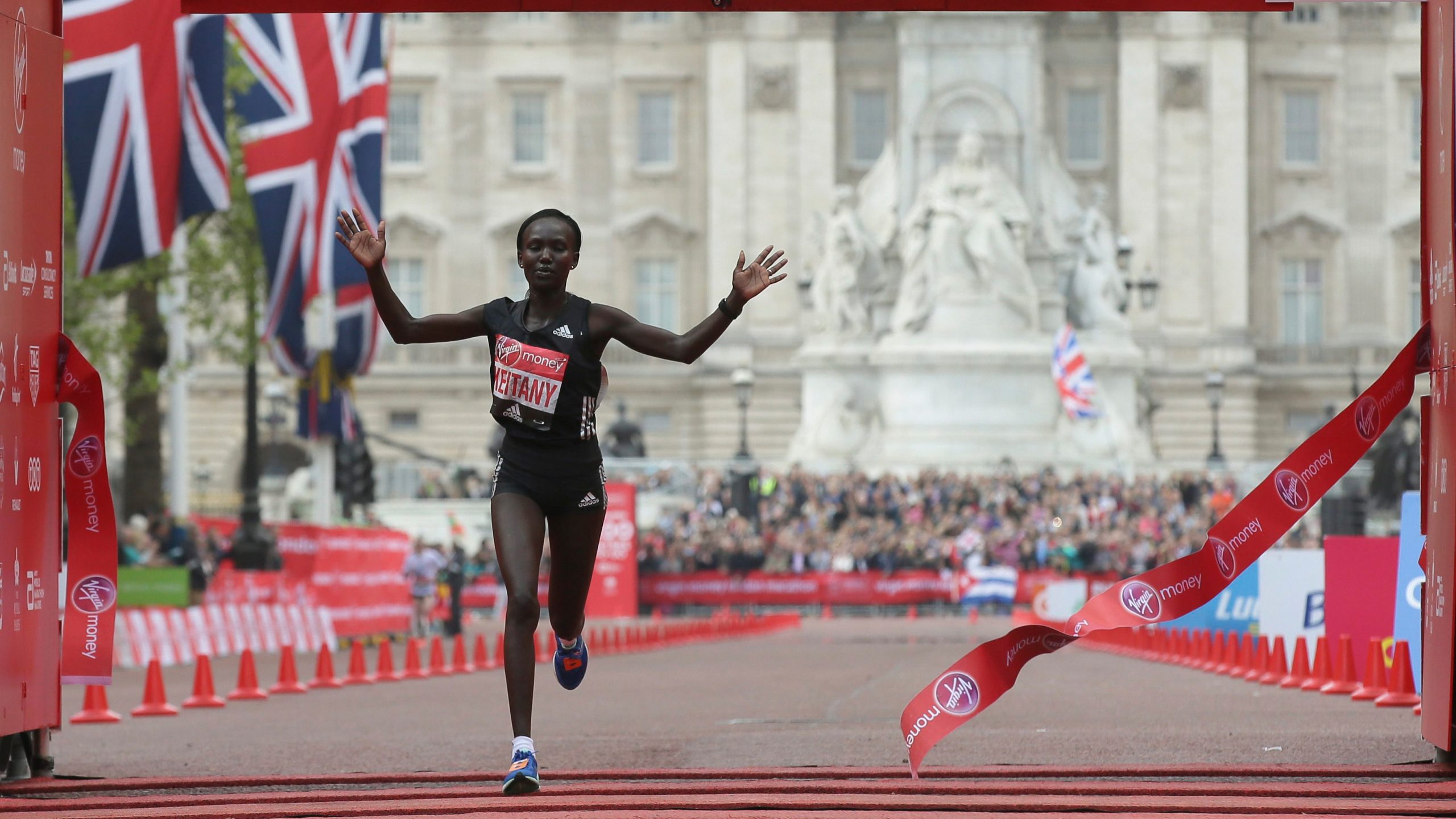 Mary Keitany breaks a marathon record with 3rd London win