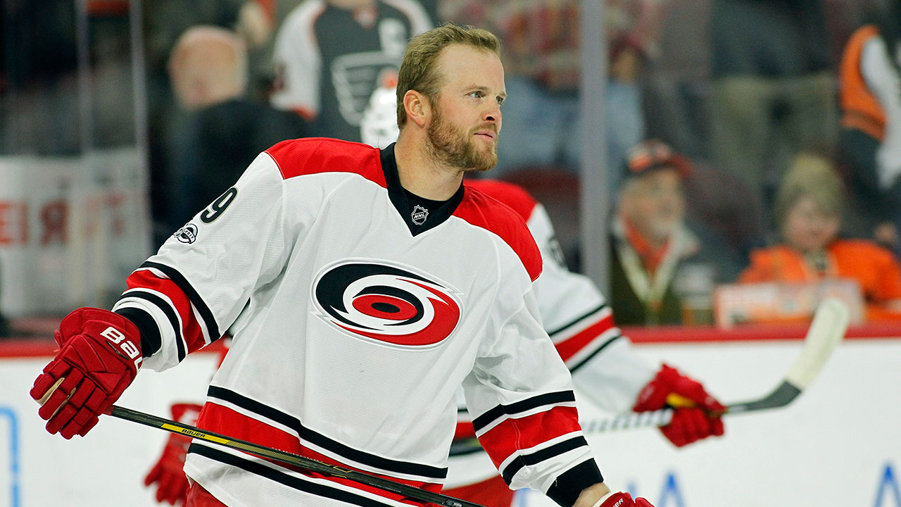 Bryan Bickell scores shootout goal in emotional final NHL game