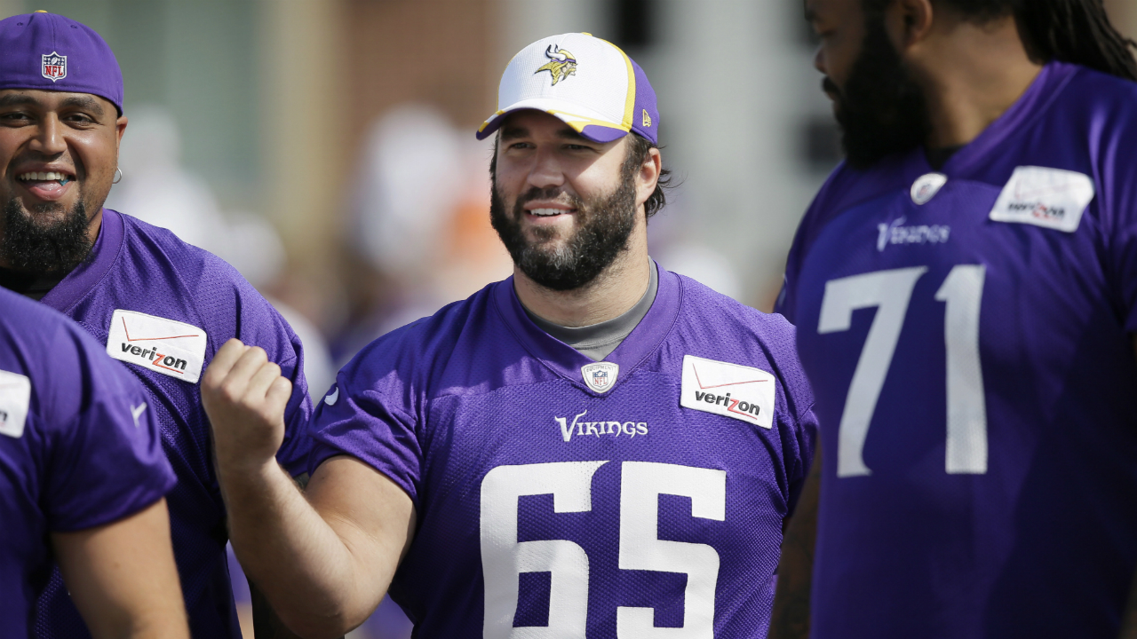 Los Angeles Rams sign former Washington centre John Sullivan
