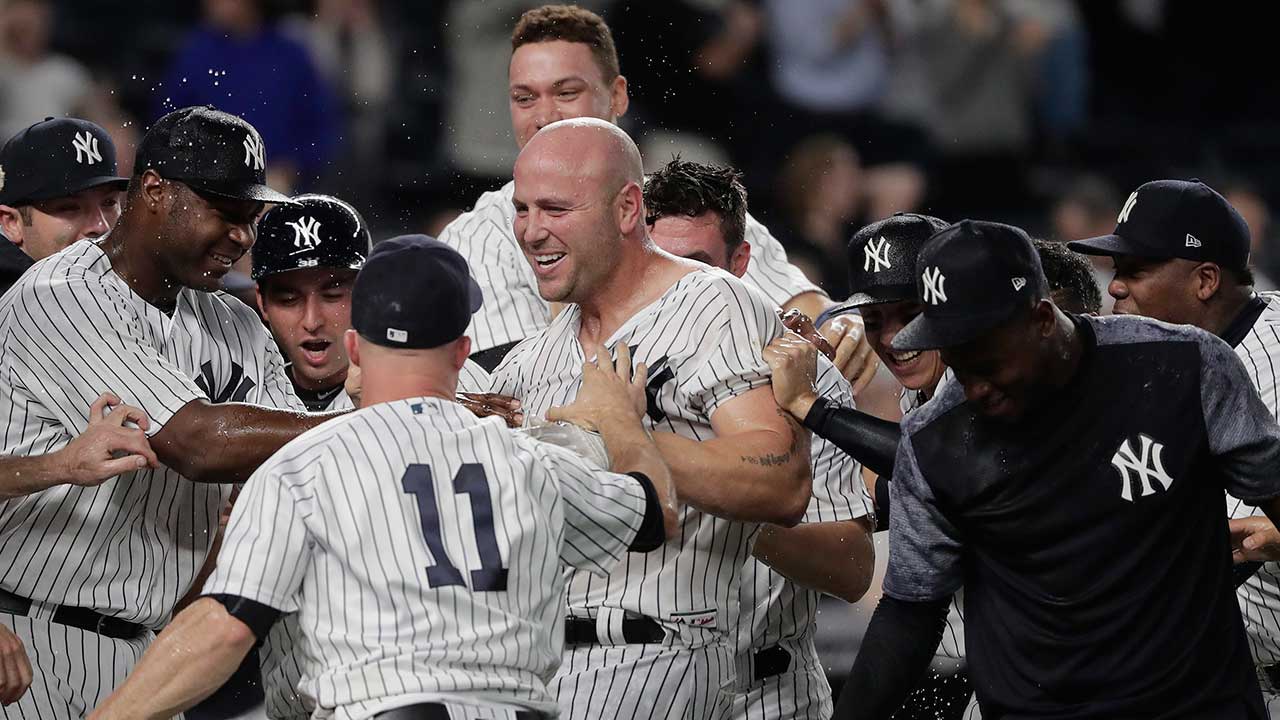 Holliday hits walk-off HR in 10th as Yankees come back down eight