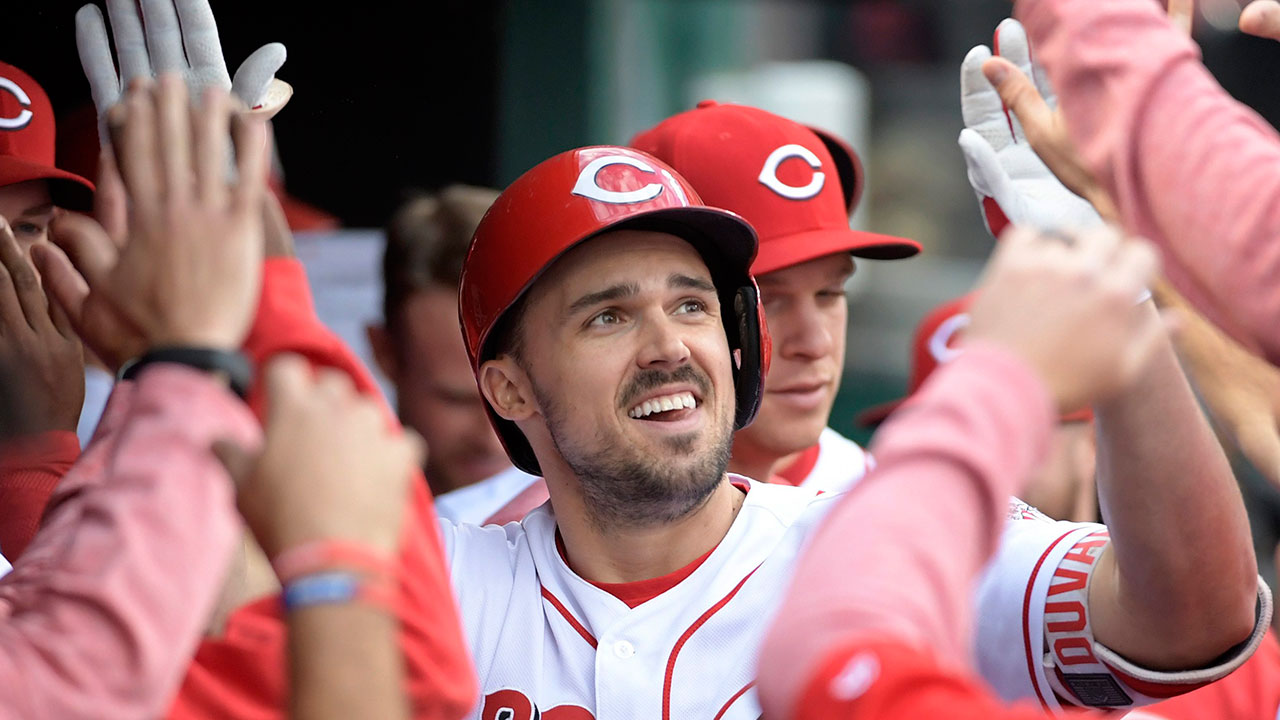 Reds ride extra-base barrage to another rout over Giants