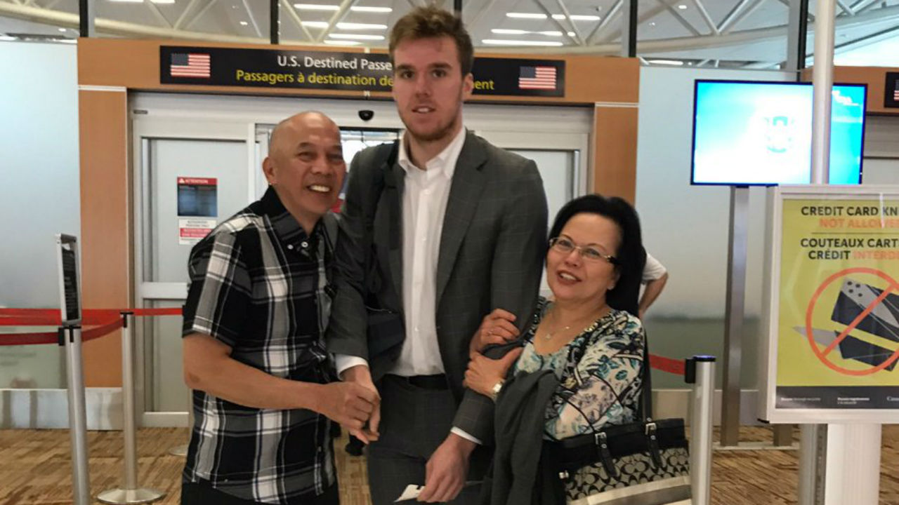 Internet falls in love with perfectly awkward Connor McDavid photo