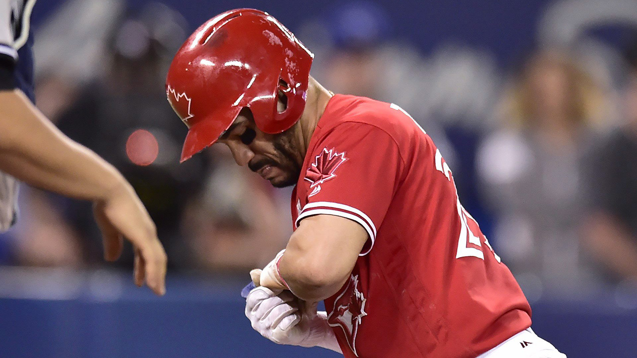 Blue Jays appear to dodge bullet on Devon Travis’ hand injury