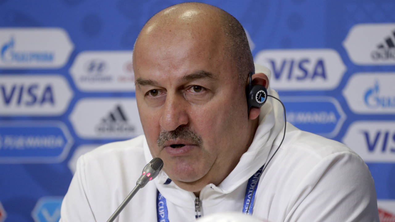 Russia coach has comic touch at Confederations Cup