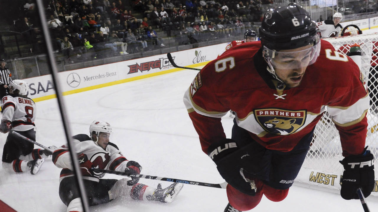 Panthers re-sign Alex Petrovic to one-year deal