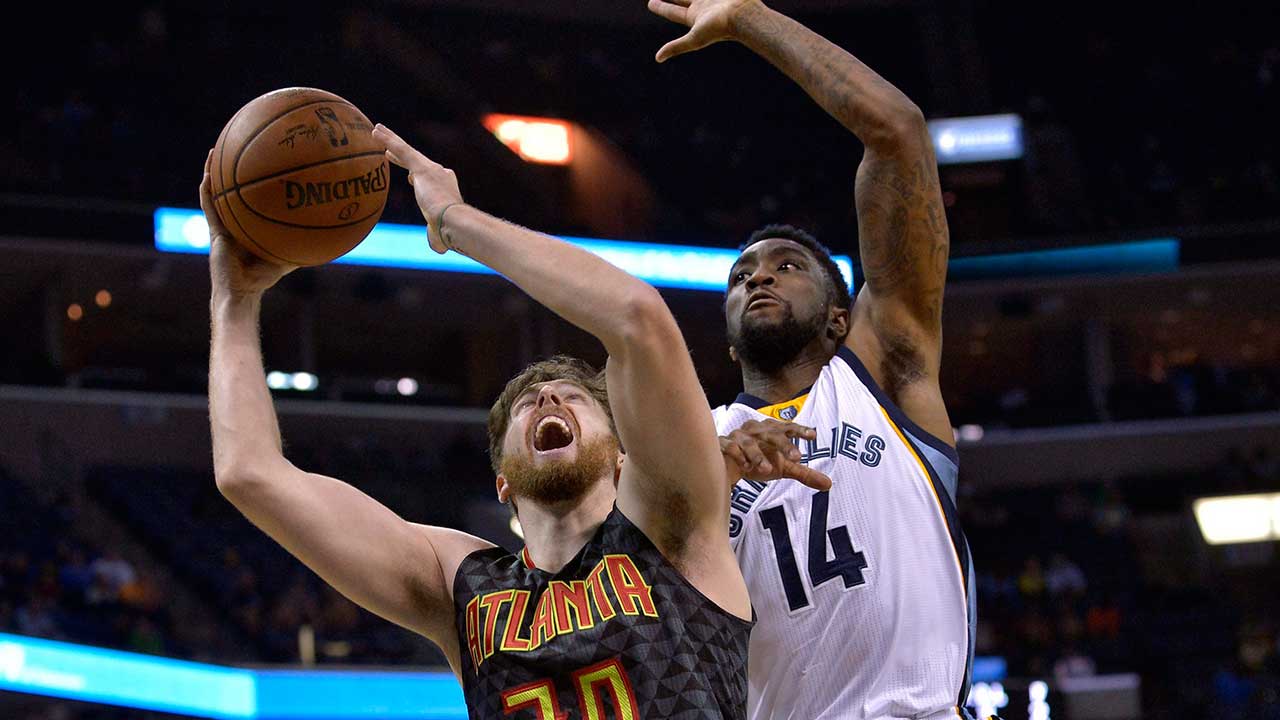 Hawks trade power forward Ryan Kelly to Rockets for cash