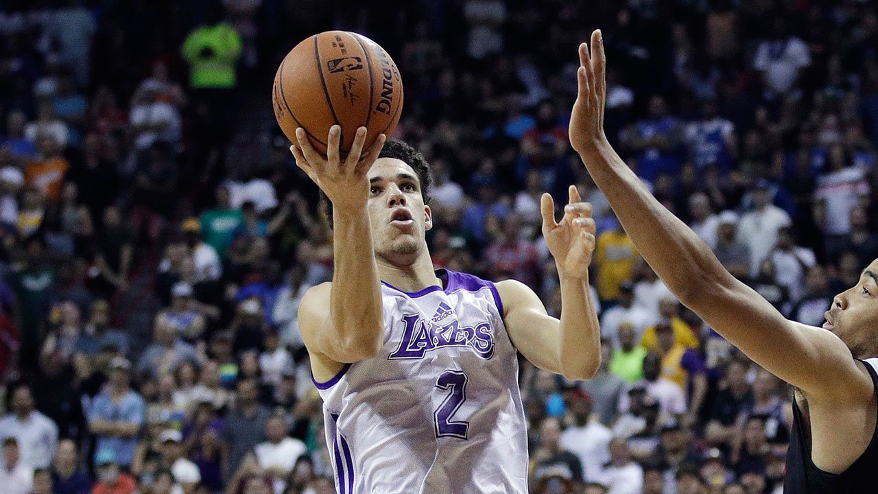 Lonzo Ball lights up 76ers in Nikes, draws attention of LeBron James