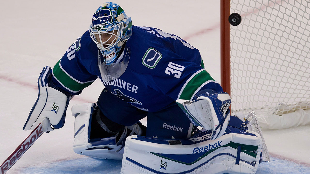 Avalanche sign goaltender Joe Cannata to one-year contract