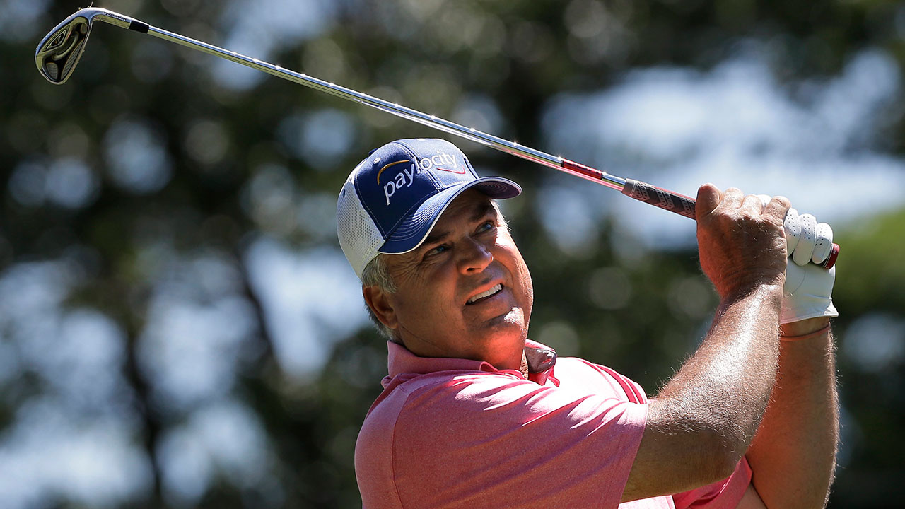 Kenny Perry pulls away from Kirk Triplett to win U.S. Senior Open