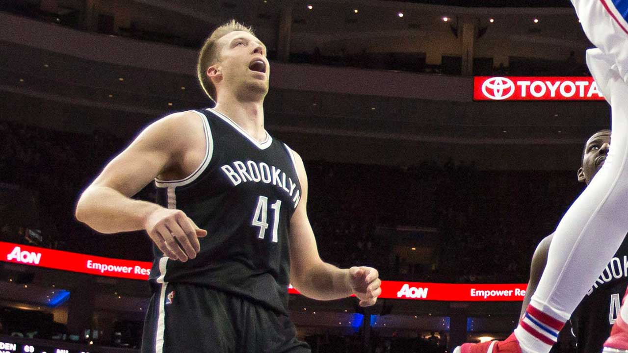 Raptors waive Justin Hamilton one day after acquiring him in trade