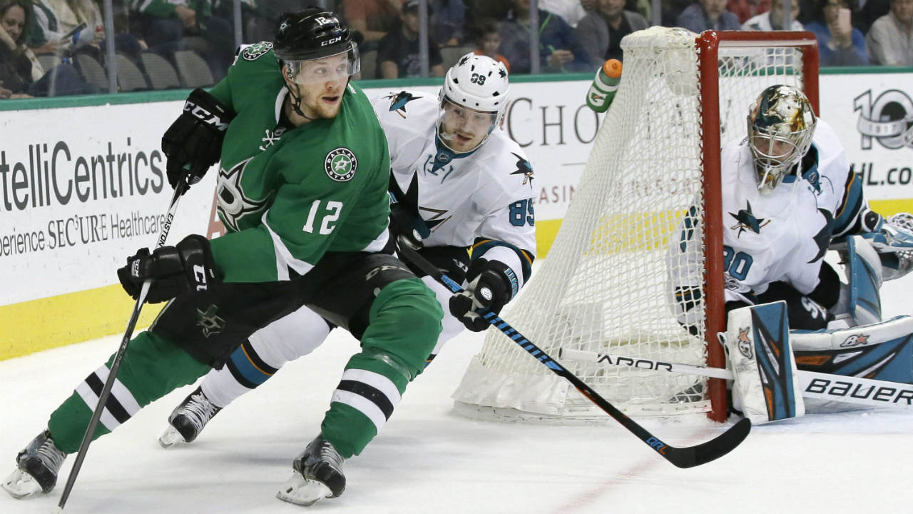 Stars re-sign forward Radek Faksa to three-year deal