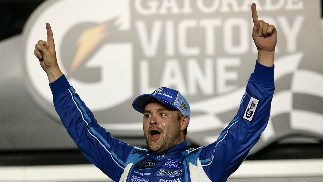 Ricky Stenhouse Jr. wins crash-filled race at Daytona