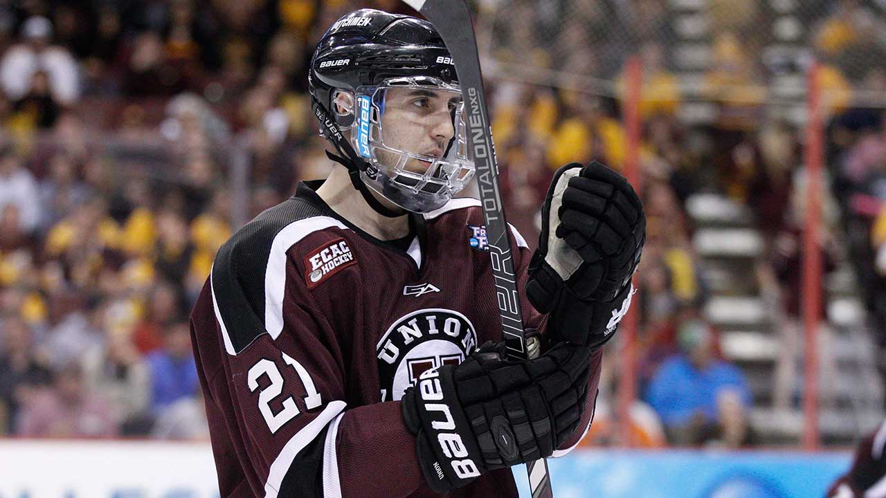 Flyers re-sign forward Mike Vecchione to two-year deal